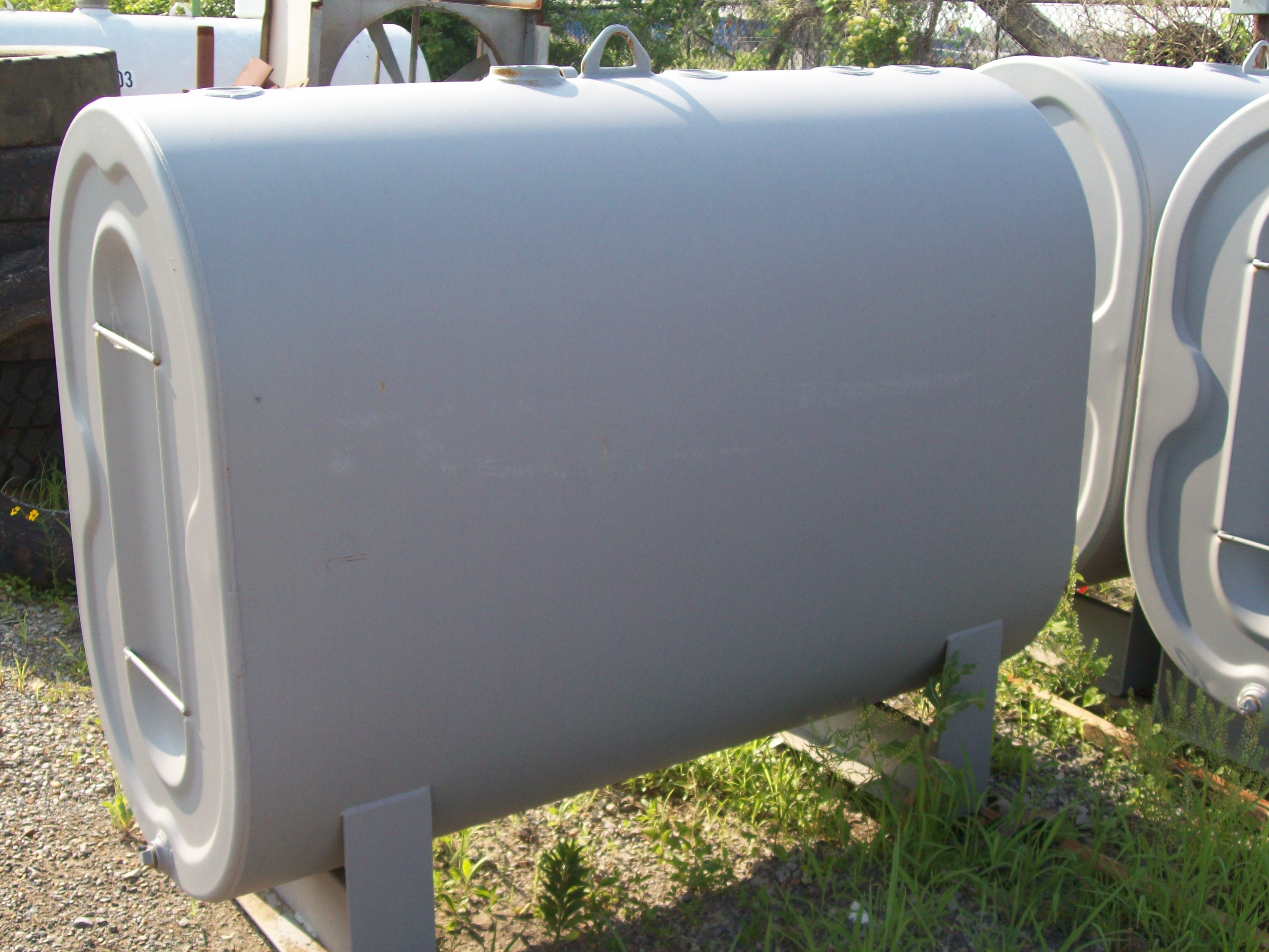 275 Gallon Obround Tanks with 19 in & 6 in Rise Brackets | Newberry Tanks